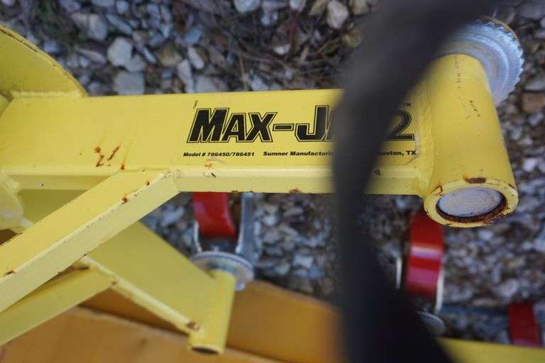 Sumner Max-Jax 2 Pipe Stand Nice Casters - Hiatt Auction LLC