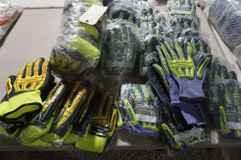 48 PR Hex Armor Rig Lizard Gloves Size XXL 2099 & 2095 - Hiatt Auction LLC