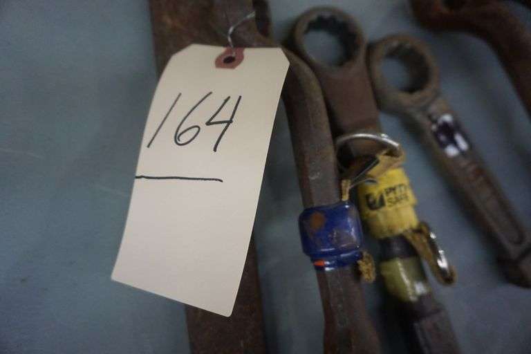 Slug Wrenches - Hiatt Auction LLC