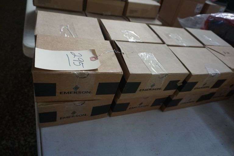 16 bx Emerson APPFD2100 Hub Device/Gang Boxes - Hiatt Auction LLC