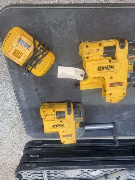 Two Dewalt DWH304DH Dust extractors, Dewalt DCB118 battery charger 20 V ...