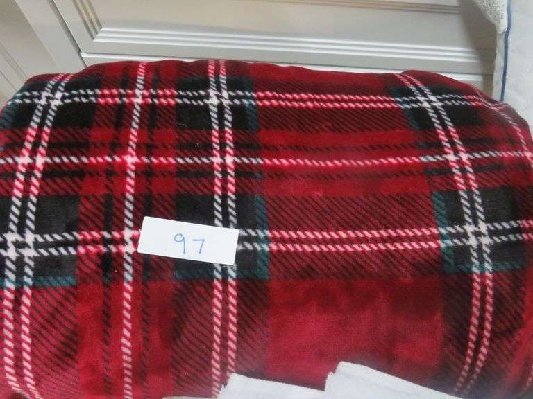 LIFE COMFORT THE ULTIMATE THROW - Dallas Online Auction Company