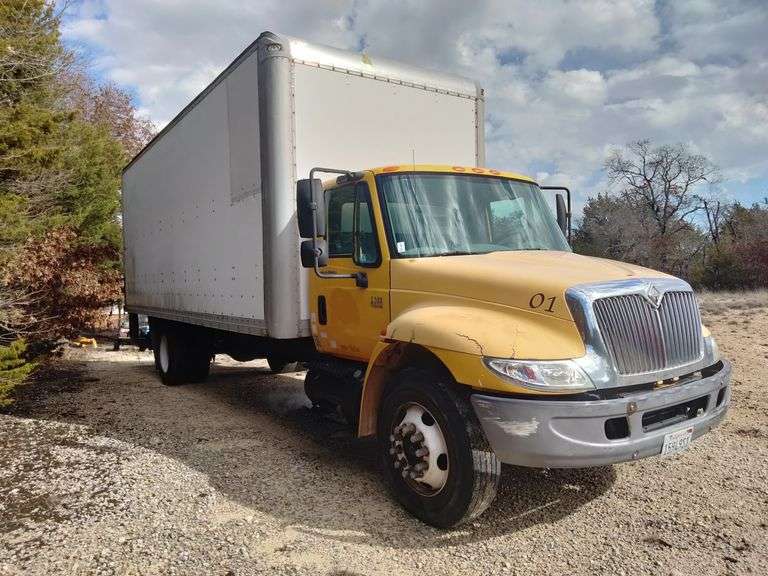 2007 INTERNATIONAL BOX TRUCK WITH LIFTGATE RUNS AN DRIVES HAS CLEAN ...