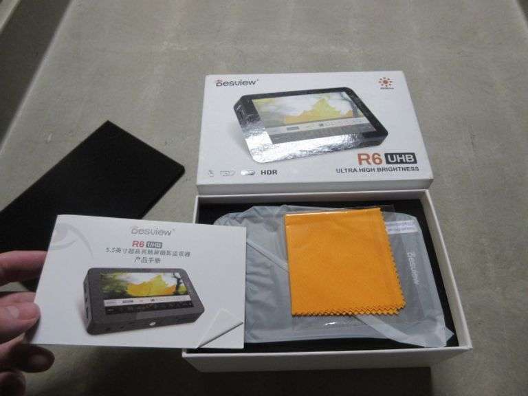 DESVIEW R6 UHB 5.5" TOUCHSCREEN MONITOR - Dallas Online Auction Company