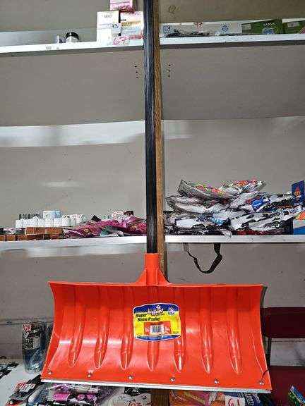 BIGFOOT SUPER SNOW PUSHER RED SNOW SHOVEL WITH METAL EDGE - Dallas ...