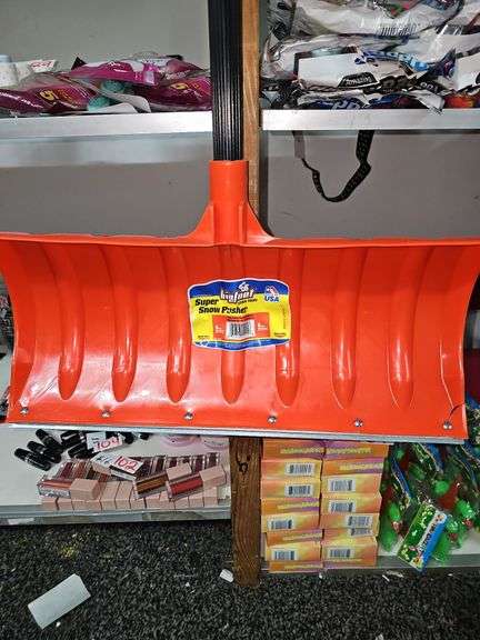 BIGFOOT SUPER SNOW PUSHER RED SNOW SHOVEL WITH METAL EDGE - Dallas ...