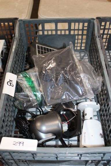 LOT OF ASSORTED ELECTRONICS INCLUDING WINGHOME SOLAR CAMERA, AMCREST ...