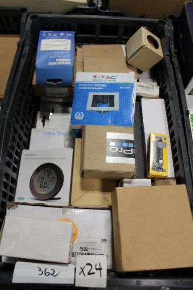 LOT OF ASSORTED ELECTRONIC ACCESSORIES INCLUDING ORIA INDOOR ...