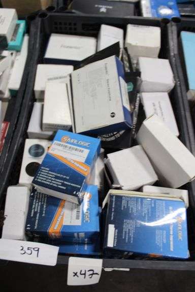 LOT OF ASSORTED ACCESSORIES INCLUDING SAINLOGIC SG-09 WIRELESS THERMO ...