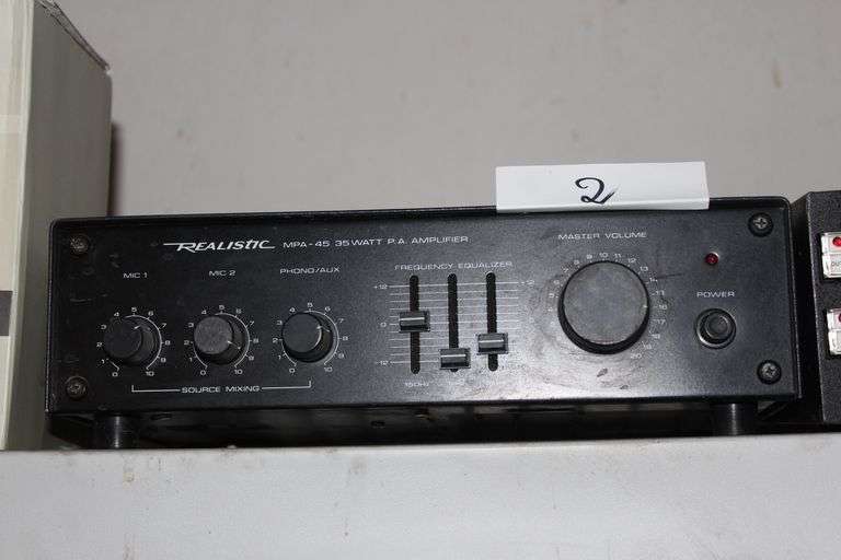 REALTISTIC MPA-45 35 WATT AMPLIFER - Dallas Online Auction Company