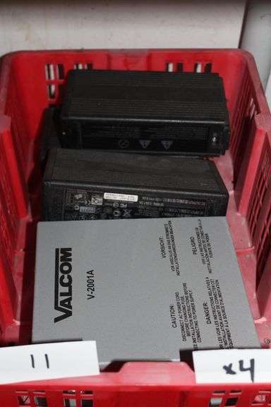 LOT OF ASSORTED ELECTRONICS INCLUDING VALCOM MODEL NO V-2001A ONE ZONE ...