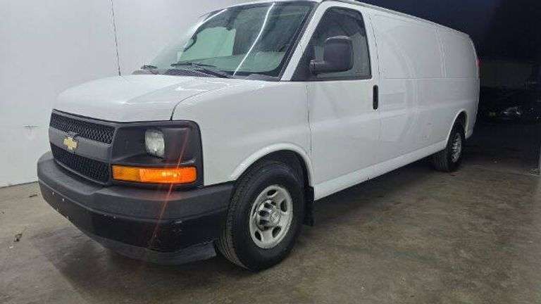 2017 CHEVY EXPRESS XL VIN# HAS KEY HAS TITLE RUNS AN DRIVES SEE ...