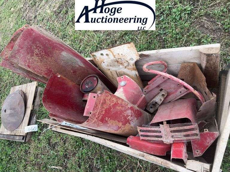 crate of misc IH tin - Hoge Auctioneering LLC