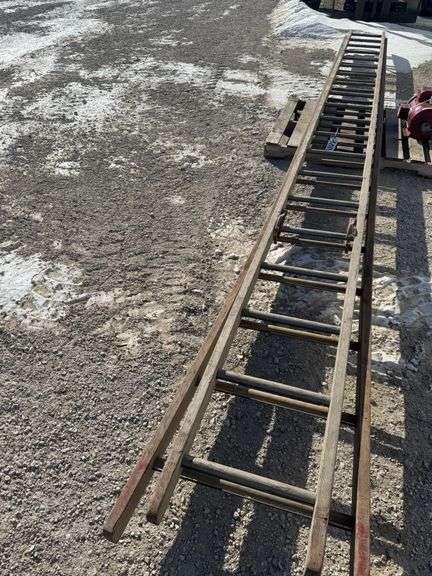 40 FT WOOD EXTENSION LADDER - Hoge Auctioneering LLC