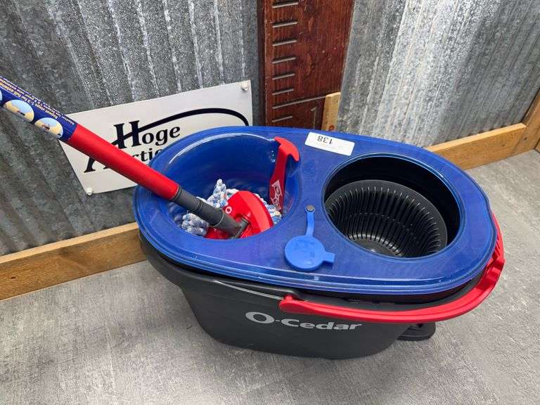 O-cedar mop bucket and mop - Hoge Auctioneering LLC