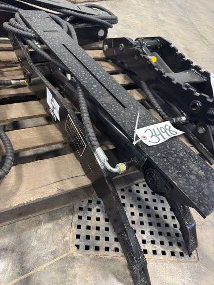 Mini hoe hyd. thumb, see pics for sizes - Hoge Auctioneering LLC