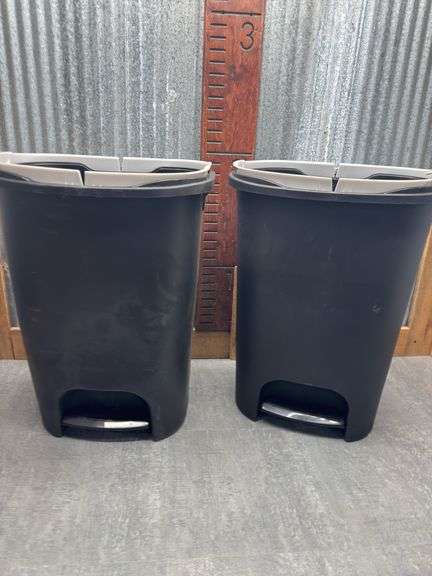 2-Rubbermaid 13g trash cans. Bid X2 - Hoge Auctioneering LLC