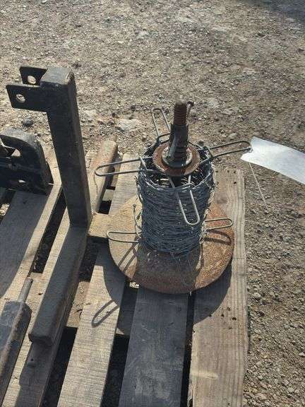 Three point Barb wire unroller, homemade - Hoge Auctioneering LLC