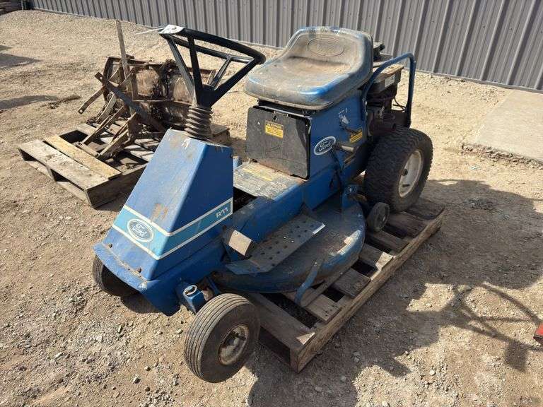 Ford R11 riding mower, not running - Hoge Auctioneering LLC