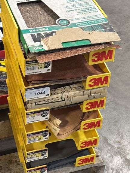 3M DISPLAY W/ SANDPAPER - Hoge Auctioneering LLC