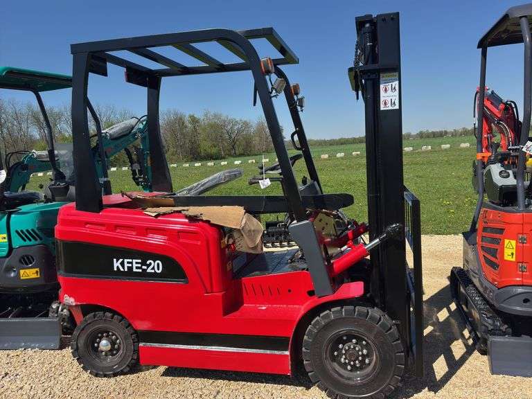 AGT KFE-20 Electric forklift, 48" forks - Hoge Auctioneering LLC