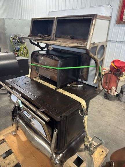 DIXIE WOOD COOK STOVE - Hoge Auctioneering LLC