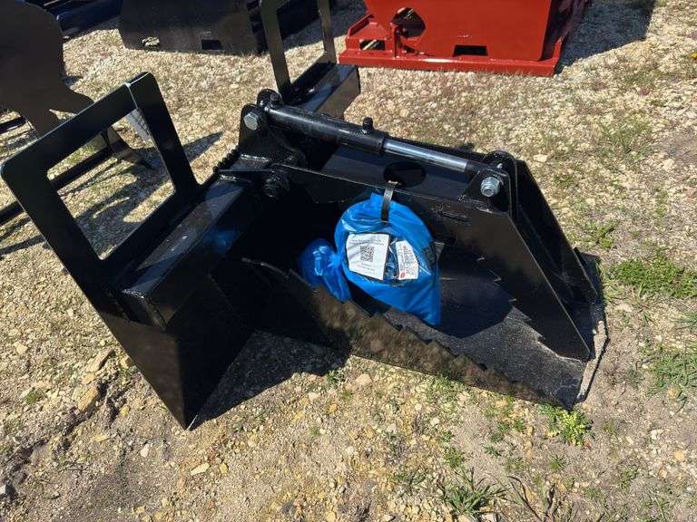 Kit Containers skid steer tree spade w/ grapple - Hoge Auctioneering LLC