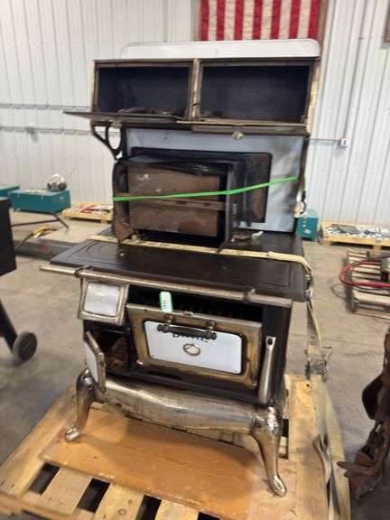 DIXIE WOOD COOK STOVE - Hoge Auctioneering LLC