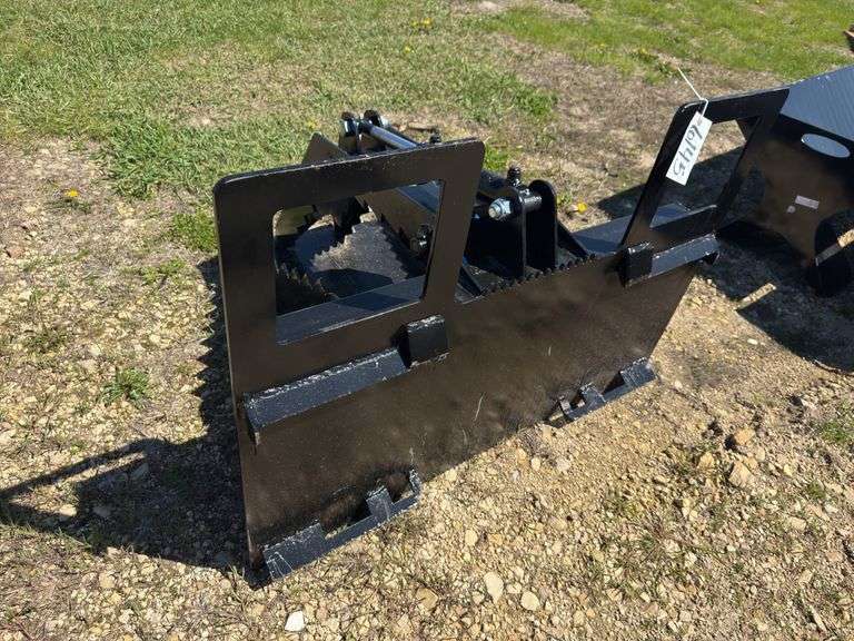 Kit Containers skid steer tree spade w/ grapple - Hoge Auctioneering LLC