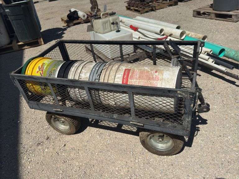 Pull-type wagon, buckets - Hoge Auctioneering LLC