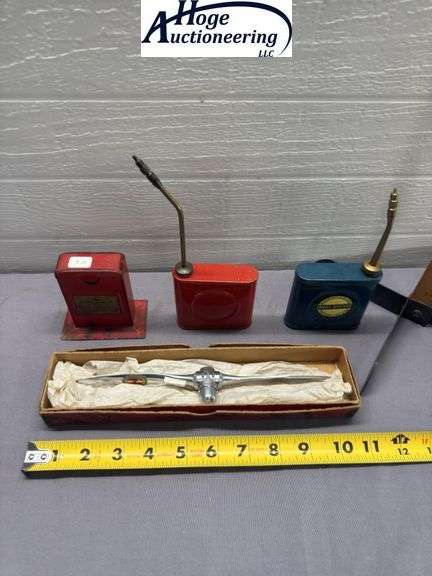 4 items. 2 Valve spout oil cans (1 Thinner-Dispenser), 1 tin ...