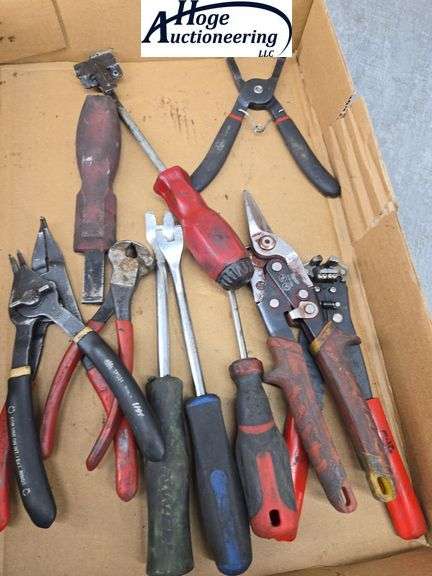 FLAT MISC TOOLS, SNAP RING PLYERS, WIRE STRIPPERS, ETC - Hoge Auctioneering LLC