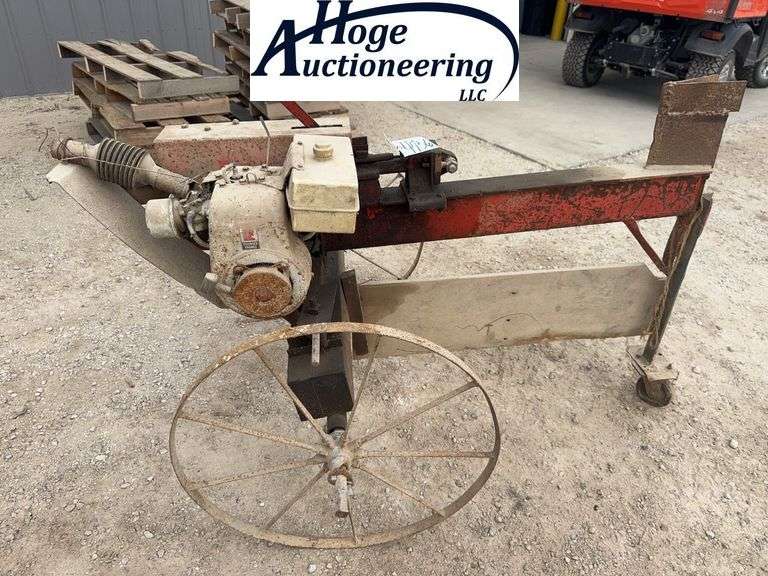 LOG BOSS LOG SPLITTER, NEEDS WORK - Hoge Auctioneering LLC