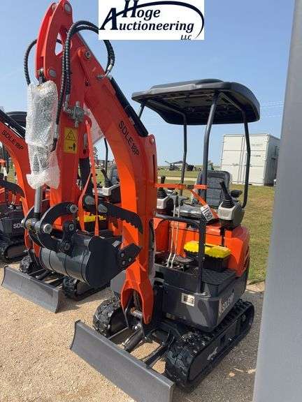 SDLE18P MINI EXCAVATOR, GAS, 14" BUCKET, HYDRAULIC THUMB CLAMP ...