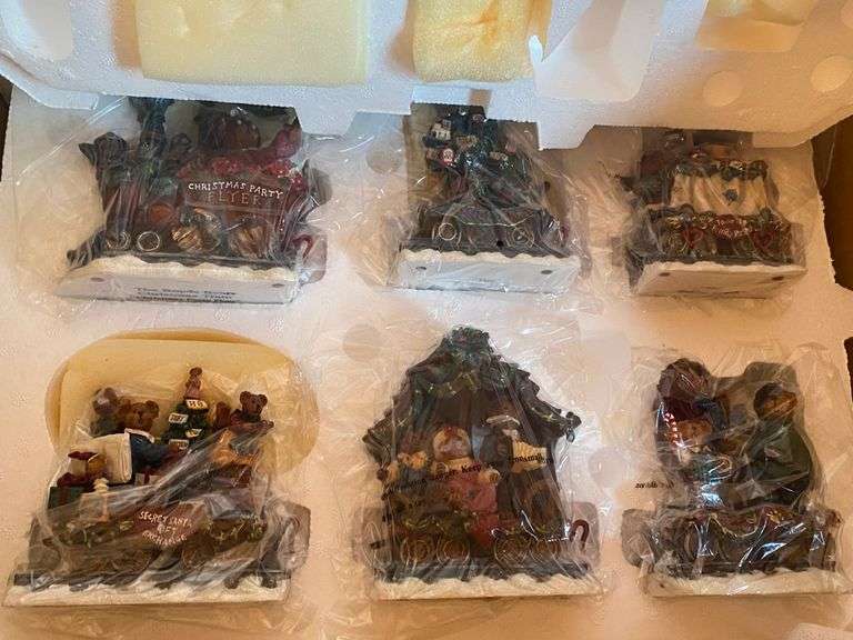 Boyd's Bear Christmas Party Train - Hoosier Auction Group