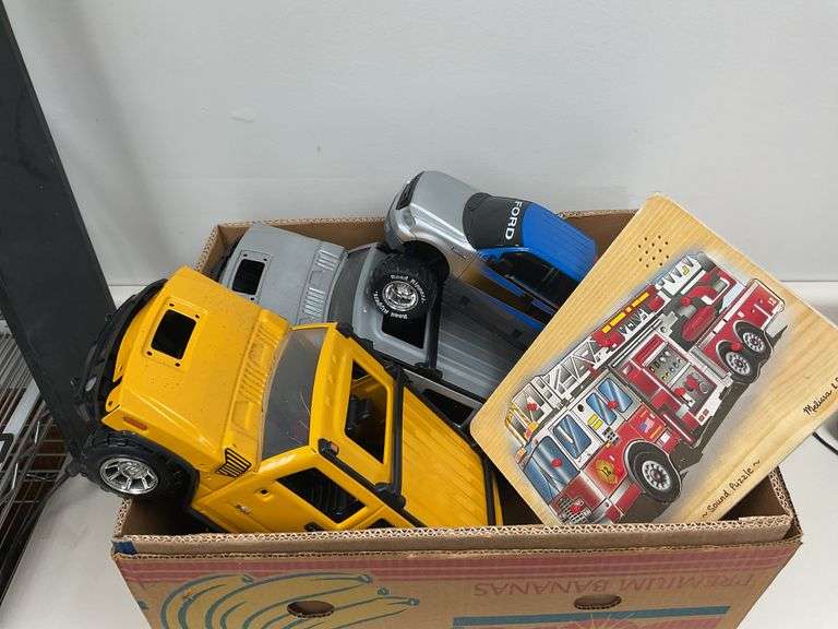Toy trucks and puzzle - Hoosier Auction Group