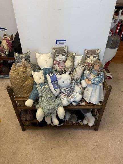 Wooden doll bunk bed and cloth cat dolls - Hurley Real Estate & Auctions