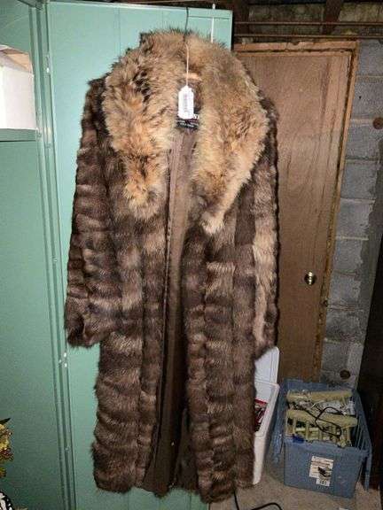 Vintage ladies fur coat w/ YANNI/PENNSYLVANIA label - Hurley Real ...