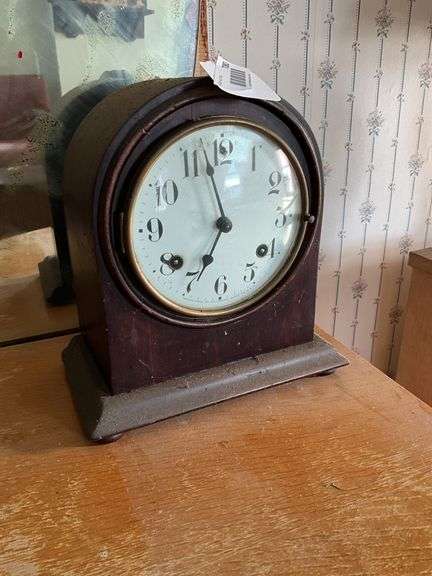 Waterbury shelf clock - Hurley Real Estate & Auctions