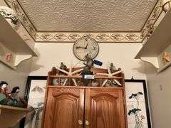 Content of Wall cabinet: mud men figurines, starfish, wall clock ...