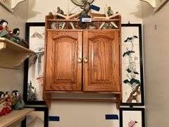 Content of Wall cabinet: mud men figurines, starfish, wall clock ...