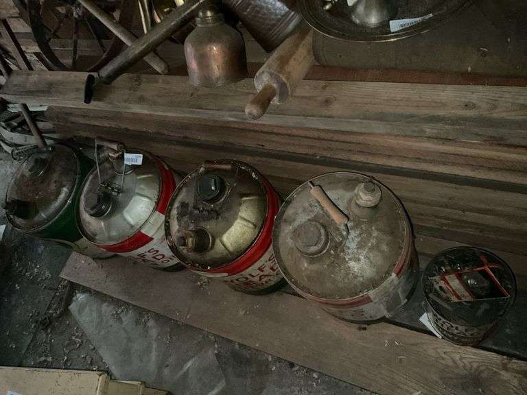Vintage metal Gas/Oil cans - Hurley Real Estate & Auctions