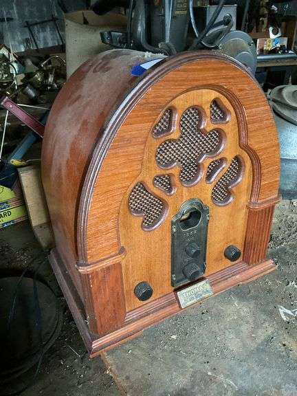 Thomas Radio collectors edition - Hurley Real Estate & Auctions