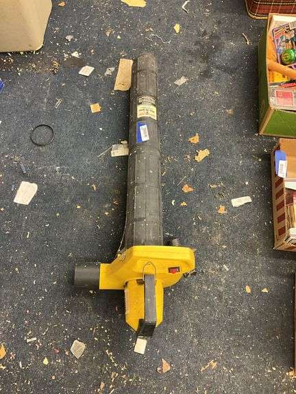 Paramount Vac-N-Sac blower - Hurley Real Estate & Auctions