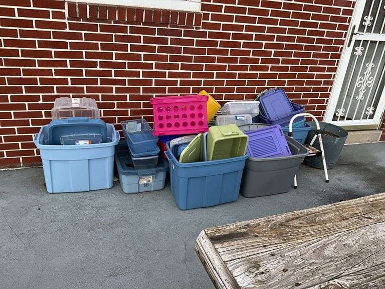 Totes, bucket, plastic crate - Hurley Real Estate & Auctions