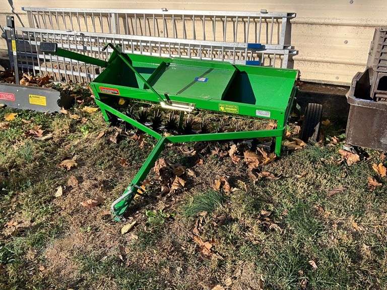 John Deere pull behind lawn tender - Hurley Real Estate & Auctions