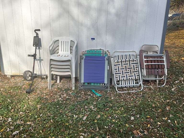 Lawn chairs, golf bag cart - Hurley Real Estate & Auctions