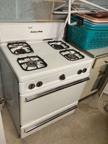 Modern Maid Gas range w/ oven contents - Hurley Real Estate & Auctions