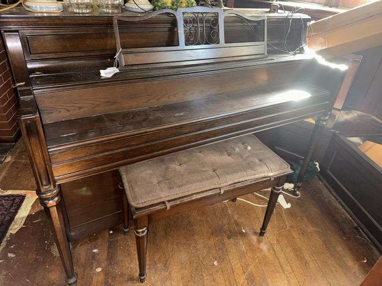 Yamaha Spinet style piano with bench - Hurley Real Estate & Auctions
