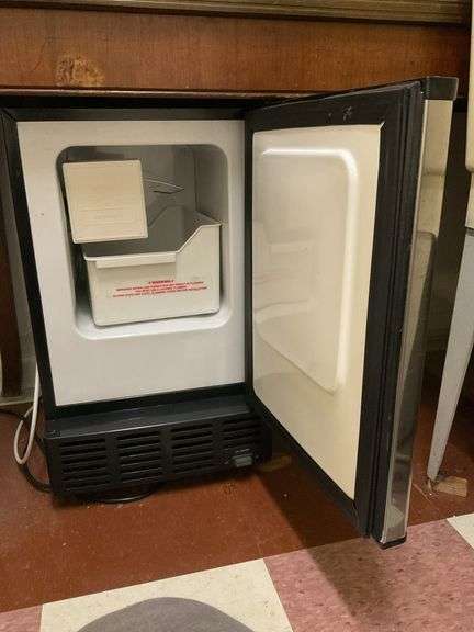 SPT under counter ice maker - Hurley Real Estate & Auctions